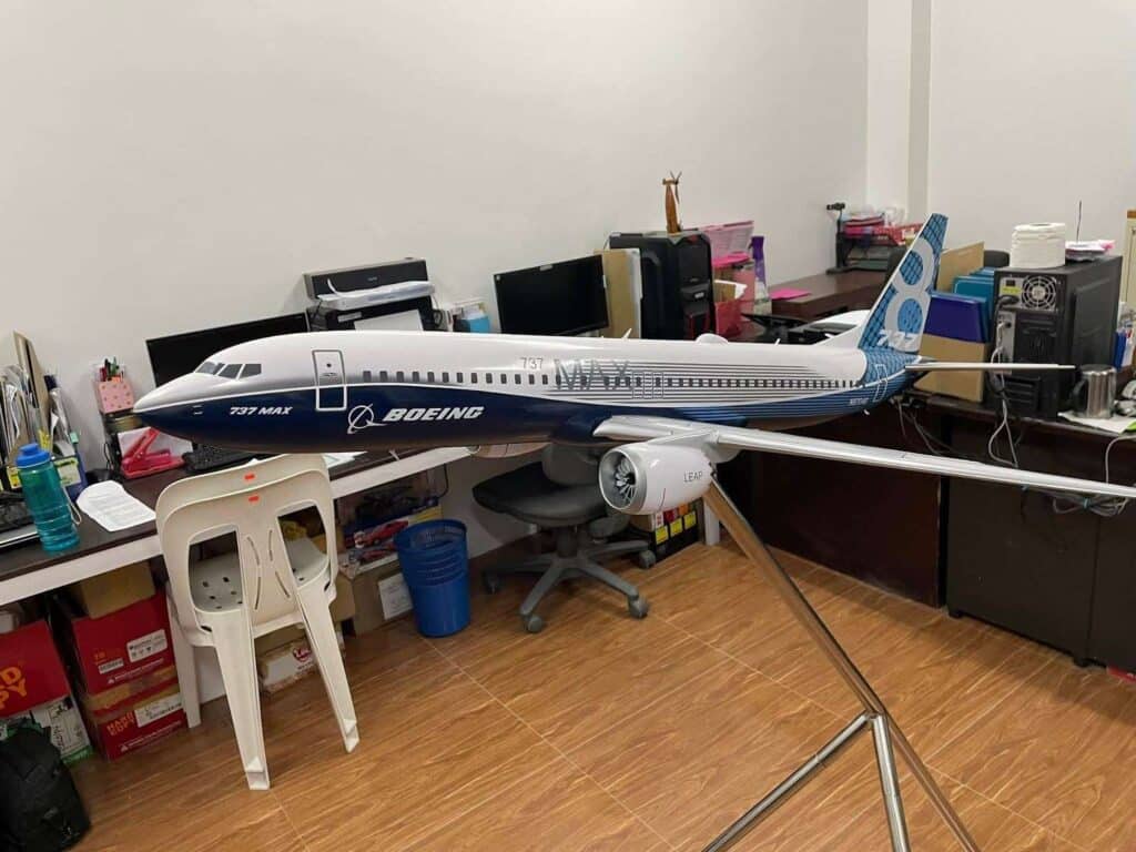 Large Scale Aircraft Models in Aviation Displays
